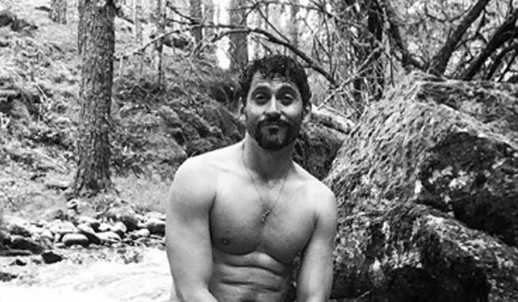 Paco León celebra la llegada del verano con un nuevo desnudo